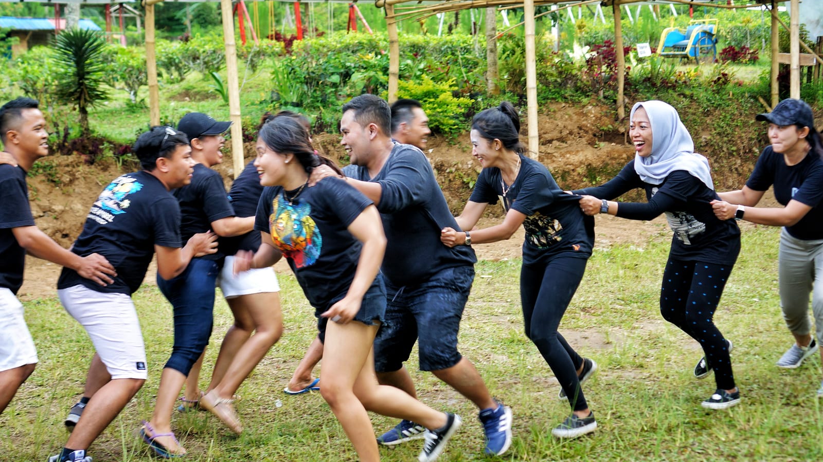 Paket Wisata Kemuning – Jeep Adventure, Outbound & River Tubing